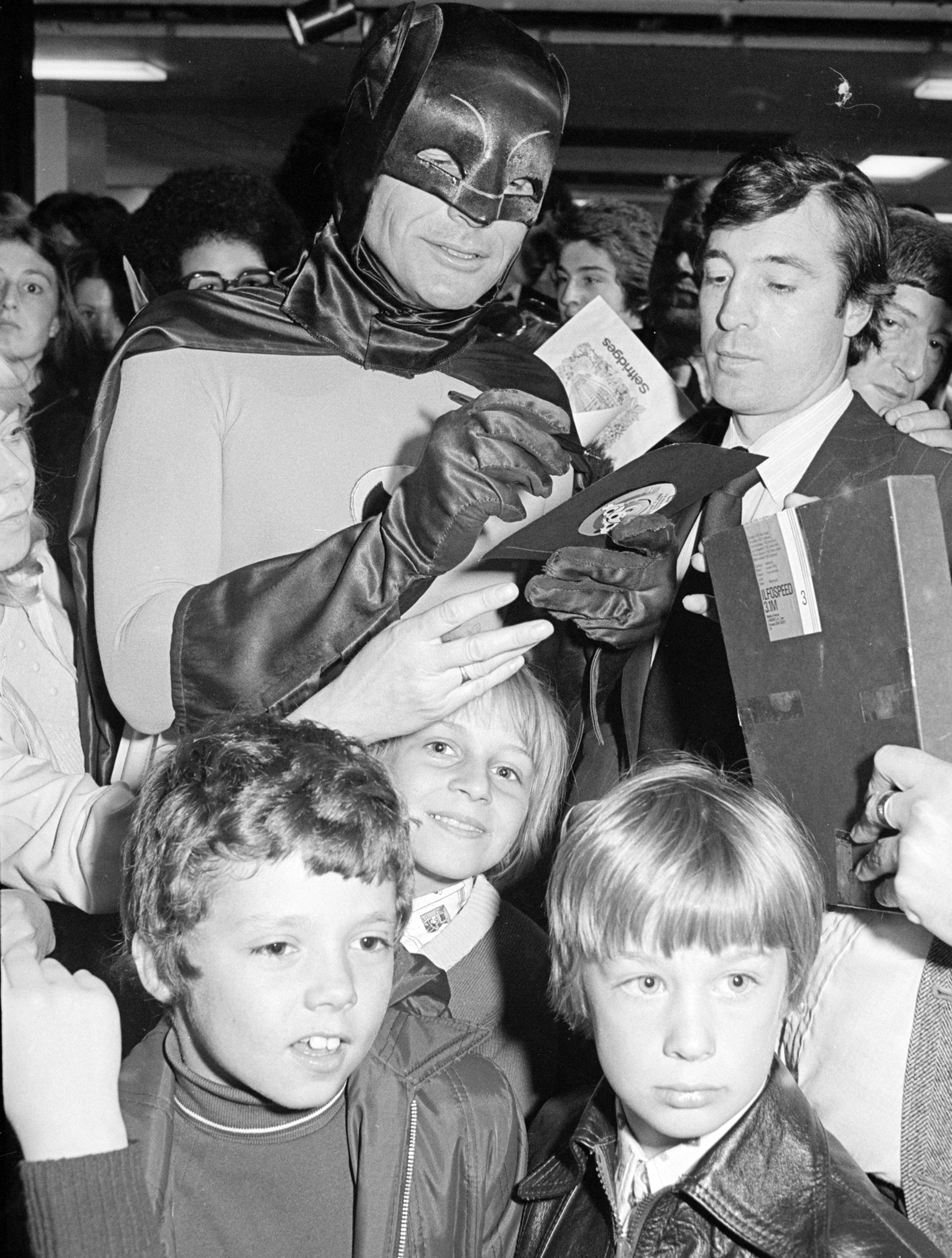 HOLY BAT LOGIC ADAM WEST IS ON TARGET! – Sound Of The Hound